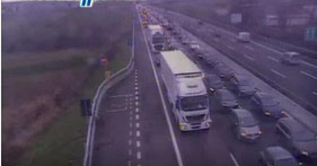 A1: code a tratti tra il bivio con l'A15 e il bivio della complanare di ...