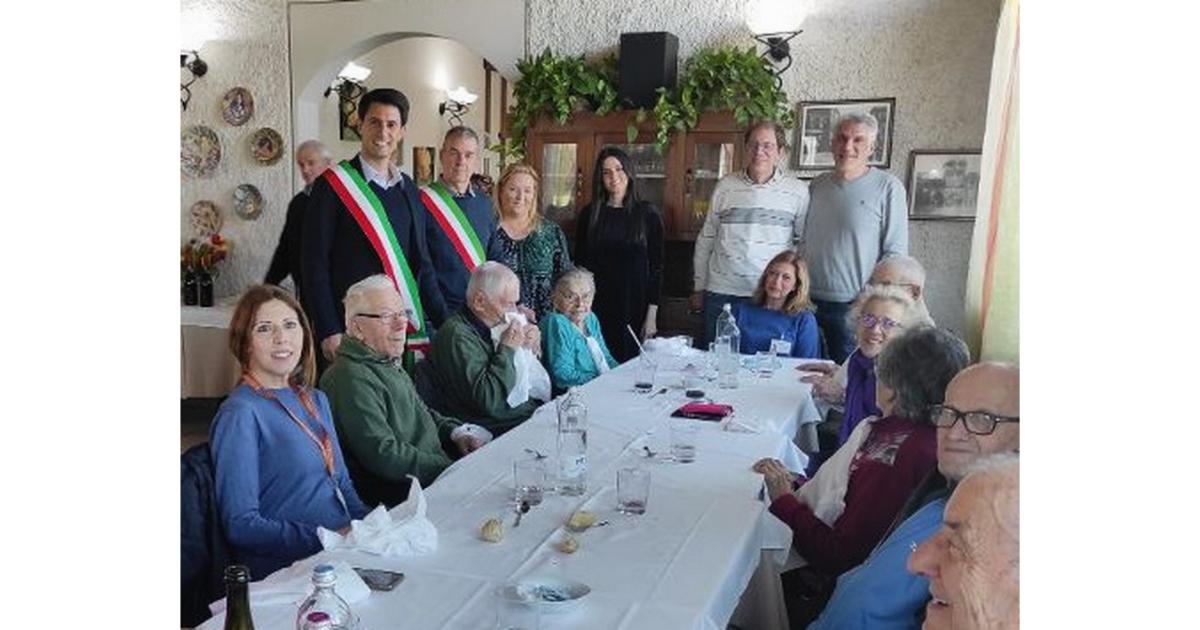 Anziani in festa con il pranzo offerto dalla Trattoria Beccofino - Gazzetta di Parma