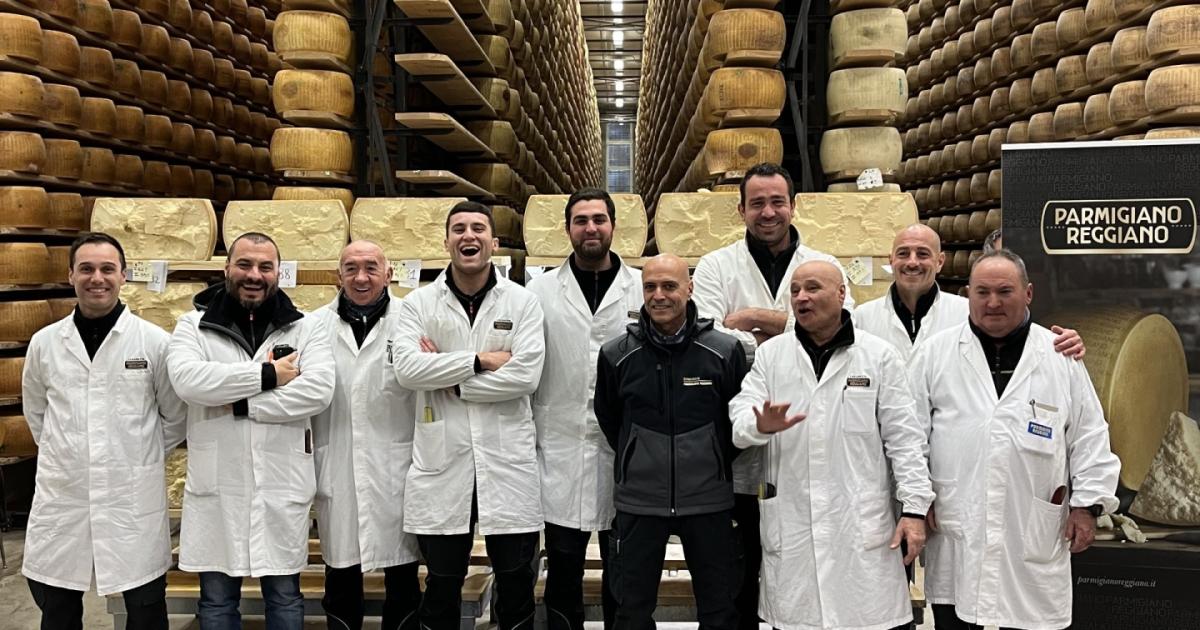 Taratura dei martelli: i 25 battitori del Parmigiano Reggiano ...