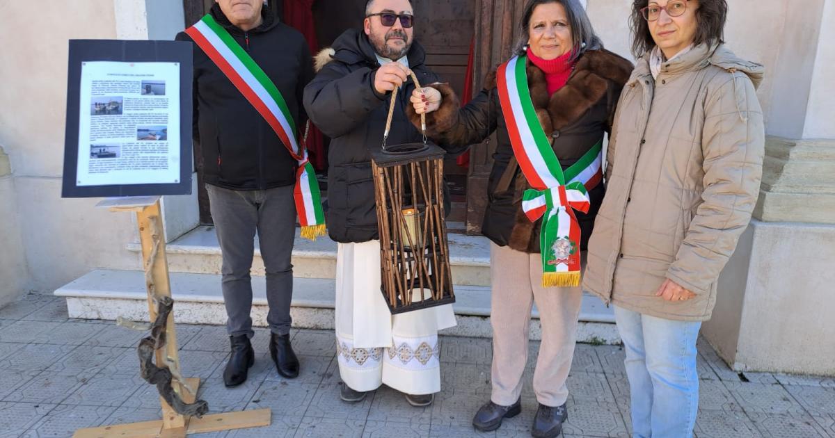 La Lanterna del Po, nel suo viaggio di pace iniziato a Polesine Zibello ...