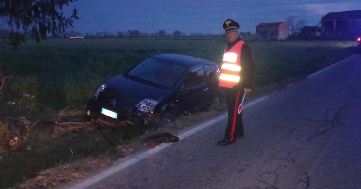Diolo di Soragna, auto finisce fuori strada e urta un ponticello ...