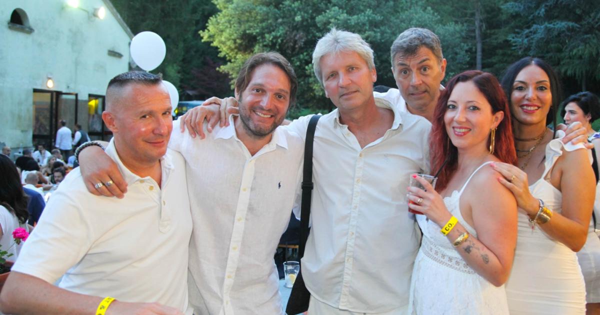 Tanti auguri Allo: white party a Sant'Andrea Bagni con il live degli ...