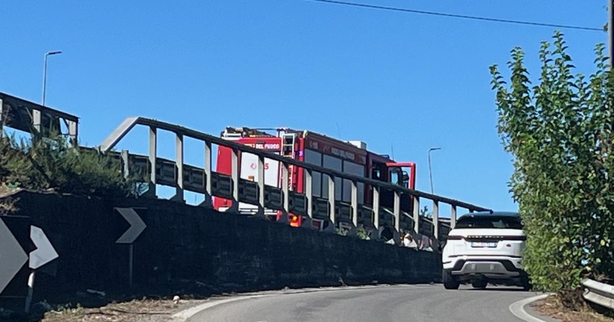 Auto fuori strada in tangenziale nord: un ferito, code e disagi in ...