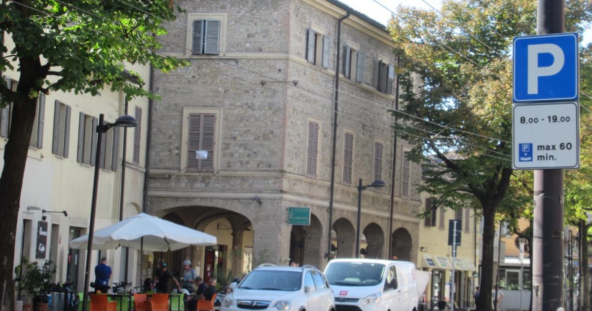 Rocca di San Lazzaro, nuove regole per la sosta: disco orario max 60 ...