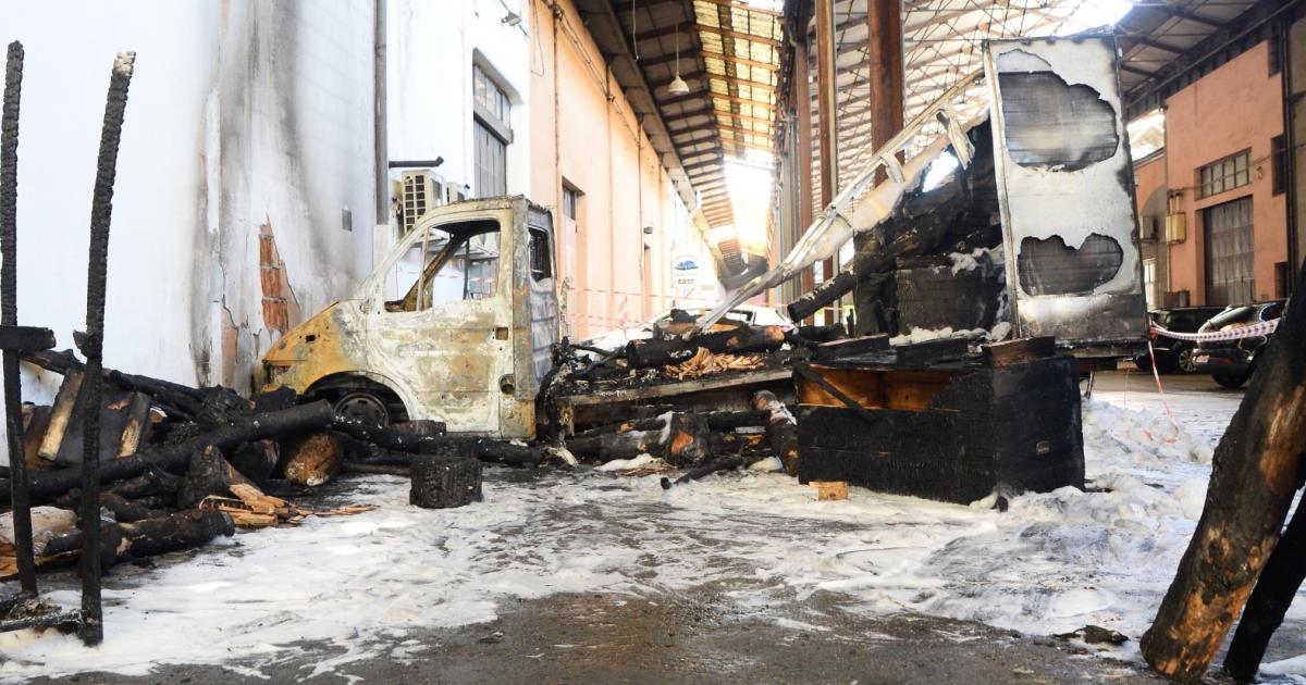 Rogo all'ex Salamini. Camion distrutto da un incendio doloso - Gazzetta ...