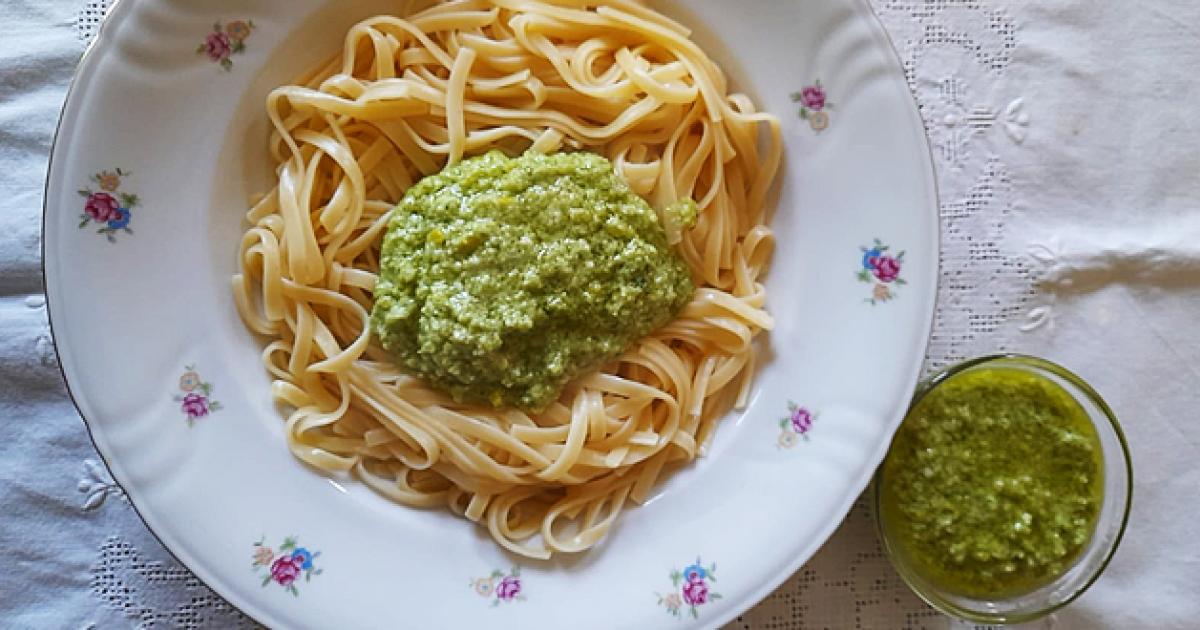 Pesto al limone, condimento semplice e profumato adatto per molti ...