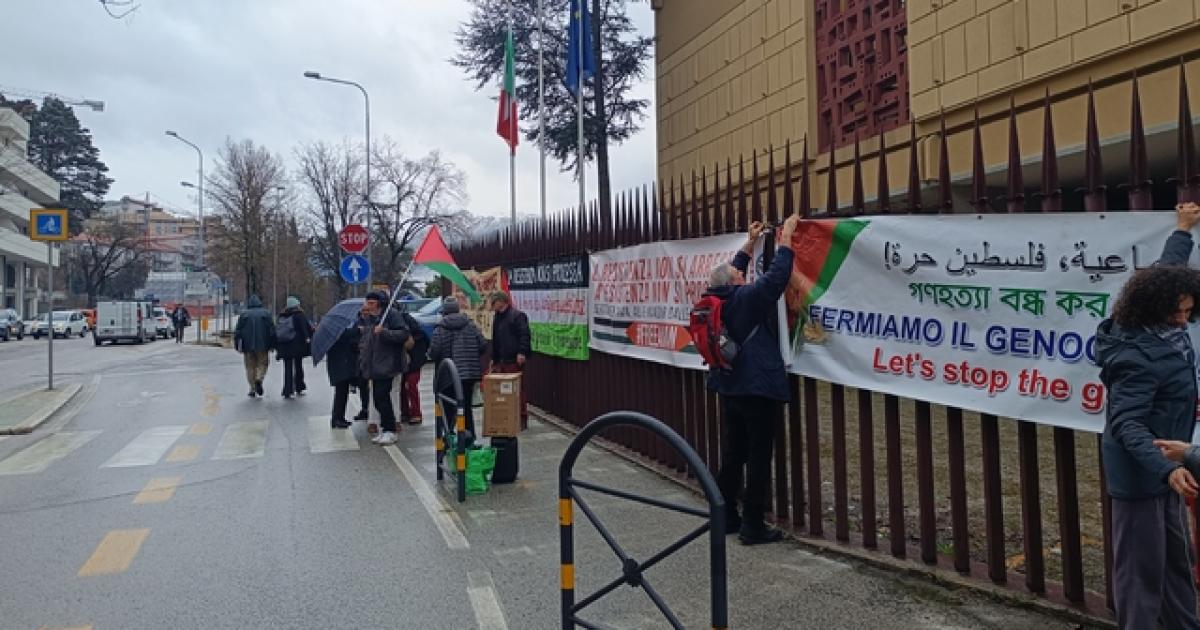 Nuovo sit-in al Tribunale dell'Aquila, 'Anan Yaeesh libero' - Gazzetta di Parma