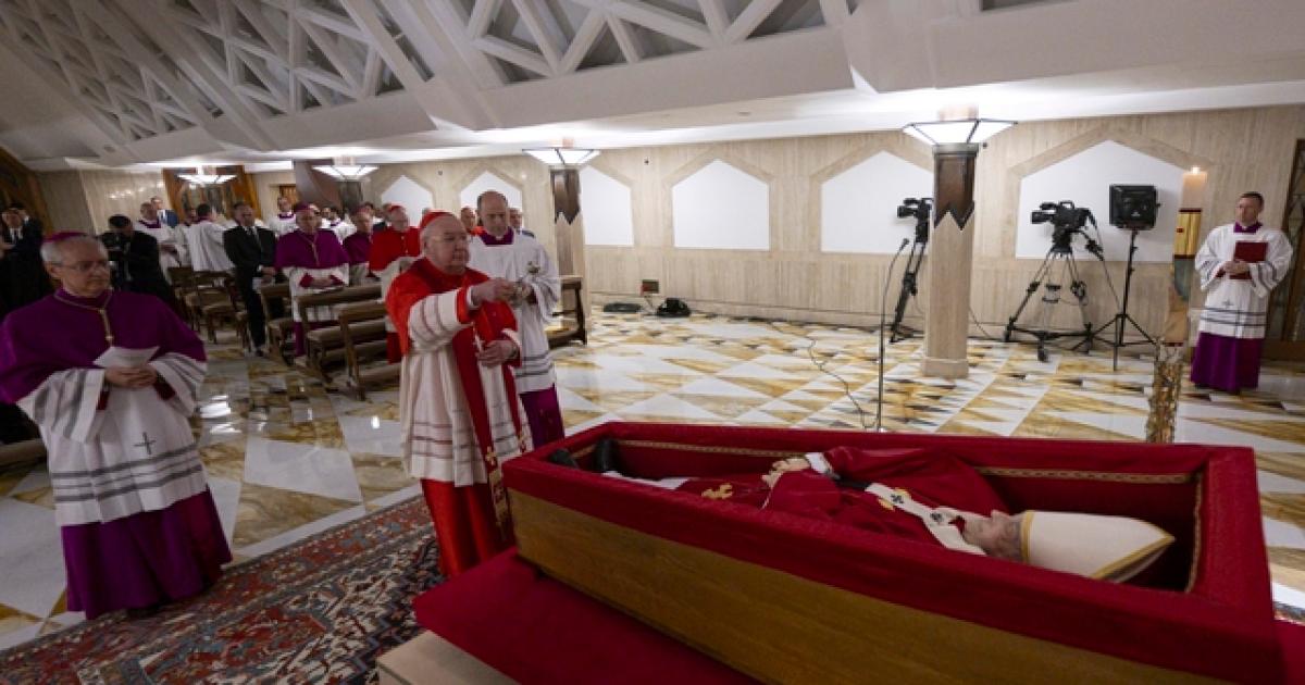 Cinque giorni di lutto nazionale per la morte di Papa Francesco. Lo ha deliberato il Consiglio ...