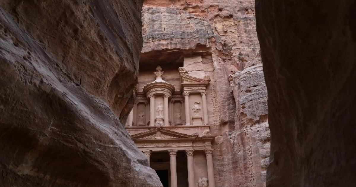 Giordania, morto un turista italiano a Petra: precipitato da un sentiero nel sito archeologico ...