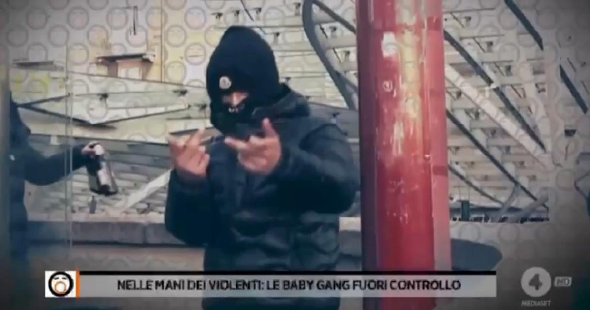 Le baby-gang a «Fuori dal coro»: esplode la polemica politica ...