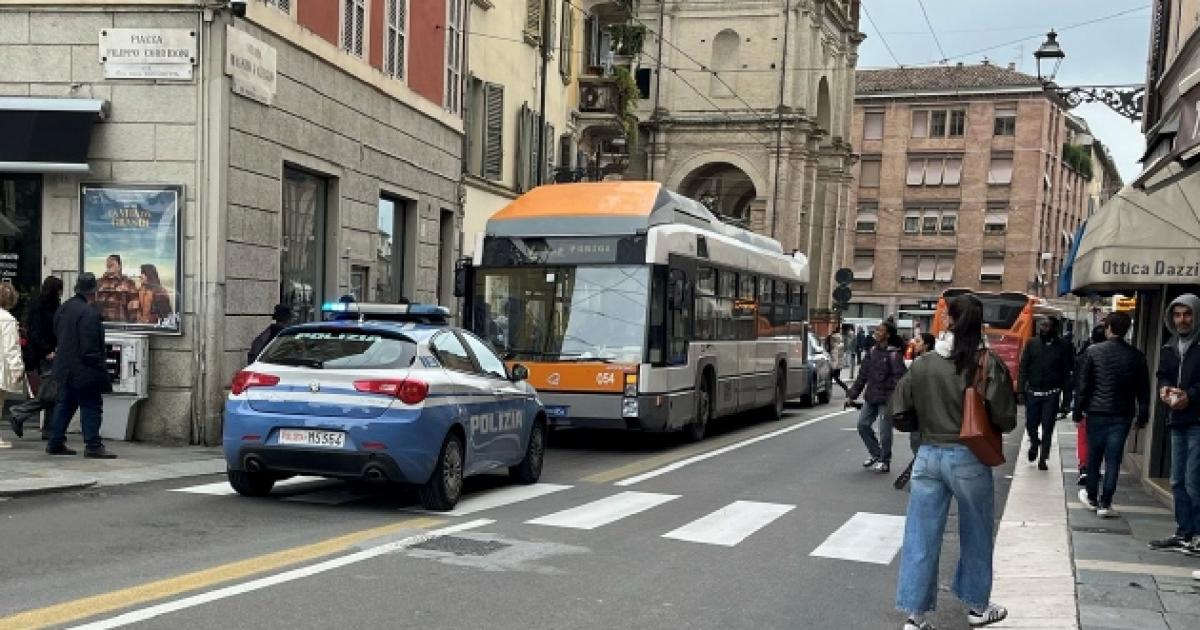 Molesta una ragazza sul bus: l'autista chiama il 113 - Gazzetta di Parma