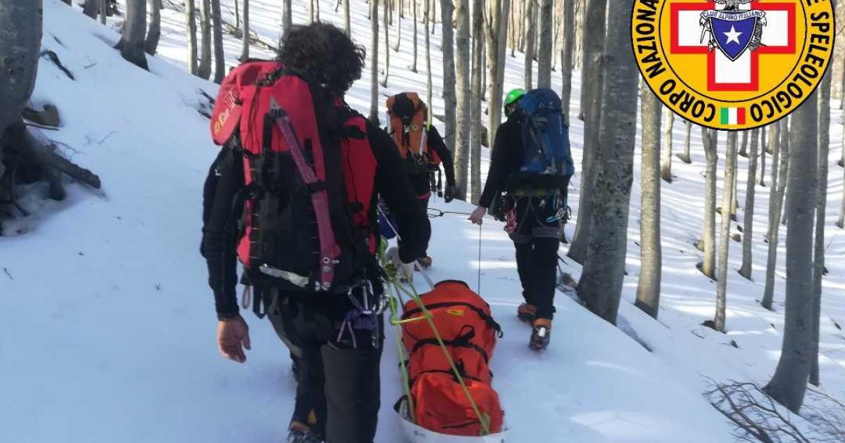 Scivola lungo un pendio per 200 metri sul monte Cimone: grave un ...