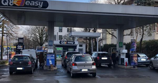 Sciopero dei distributori: code alle pompe di benzina - Gazzetta di Parma
