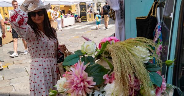 Festa dei fiori in via Farini e la città si riempie di colori e sorrisi ...