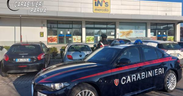Ruba in un supermercato, minaccia la cassiera e fugge: preso dai carabinieri e arrestato ...