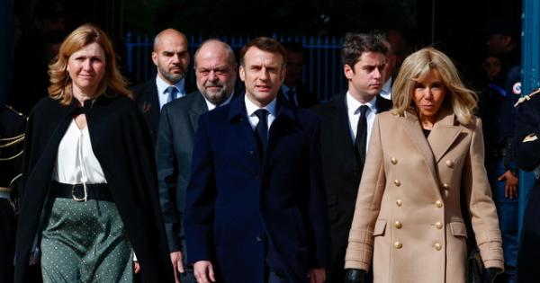 Il presidente Macron denuncia fake news sulla moglie Brigitte ...