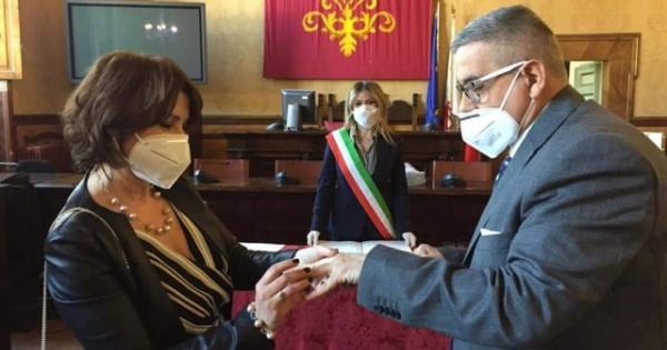 Primario sposo con la mascherina - Gazzetta di Parma