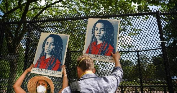 Floyd: muro Casa Bianca con cartelli - Gazzetta di Parma