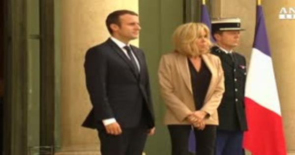 Retromarcia di Macron su Brigitte - Gazzetta di Parma