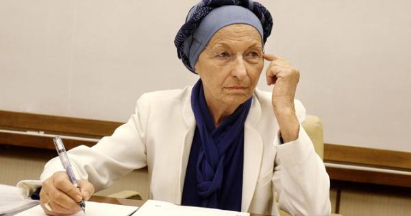 Emma Bonino cade e si rompe il femore: è stata operata e l'intervento è ...