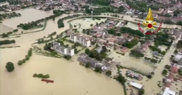 Forlì sott'acqua, le immagini dall'elicottero - Gazzetta di Parma
