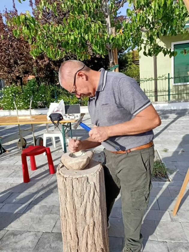 Il paese rinasce con i pittori in piazza, colori, arte e laboratori per ...