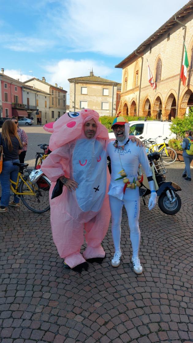 Grande successo della Parigi da bar a Zibello - Foto - Foto 1 di 7 ...