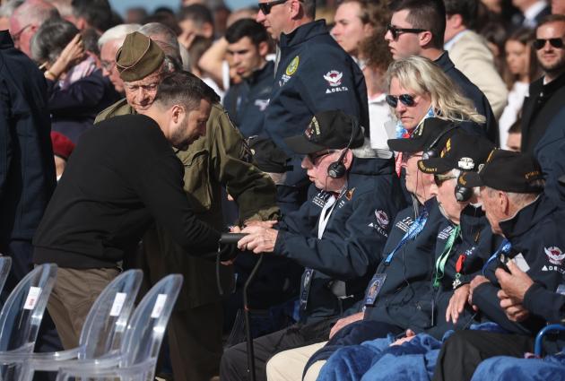 D-Day: veterani e politici alla cerimonia per gli 80 anni dello sbarco in Normandia - Foto ...