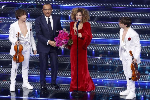 Ovazione per Gianni Bella a Sanremo: Marcella Bella gli dedica "L ...
