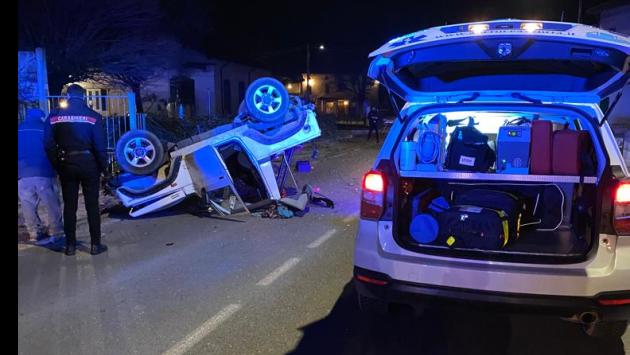 Mamiano di Traversetolo: finisce con l'auto contro una cancellata ...