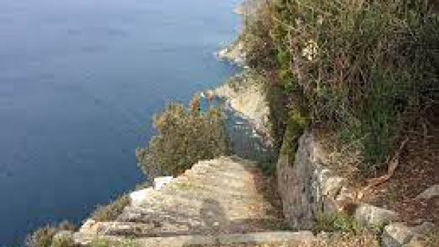 Frana parte della scalinata di Monasteroli alle Cinque Terre - Gazzetta ...