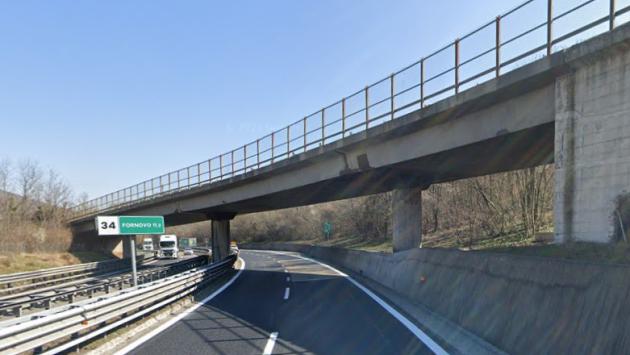 In A15 autoscala aggancia il cavalcavia a Selva del Bocchetto: morto l ...