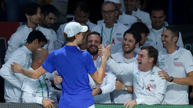 Coppa Davis: Sinner batte Djokovic in una partita al cardipalma e porta l'Italia sull'1-1 contro ...