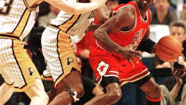 Usa: maglia Michael Jordan venduta a 10,1 milioni, record - Gazzetta di ...