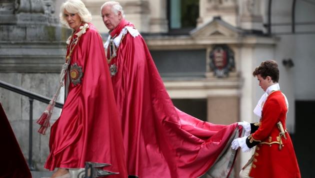Carlo e Camilla a St Paul per rito investiture, 'sta molto bene ...