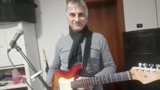 Malore mentre suona al concerto: addio al chitarrista Claudio Felisi ...