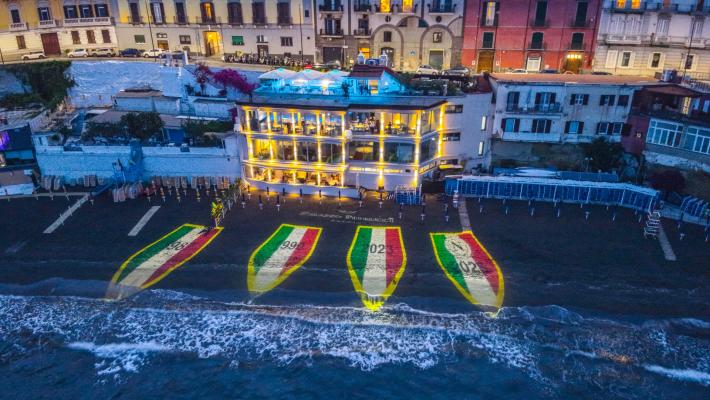 Napoli campione d'Italia per la quarta volta (2-0 al Cagliari; Como ...