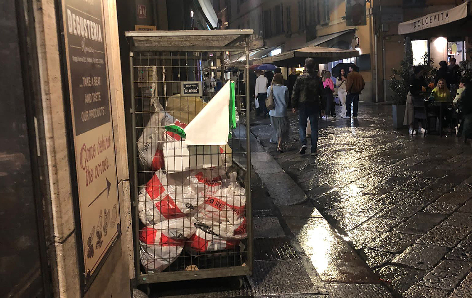 Rifiuti in centro storico: uno spettacolo indecoroso. "Bisogna rivedere ...