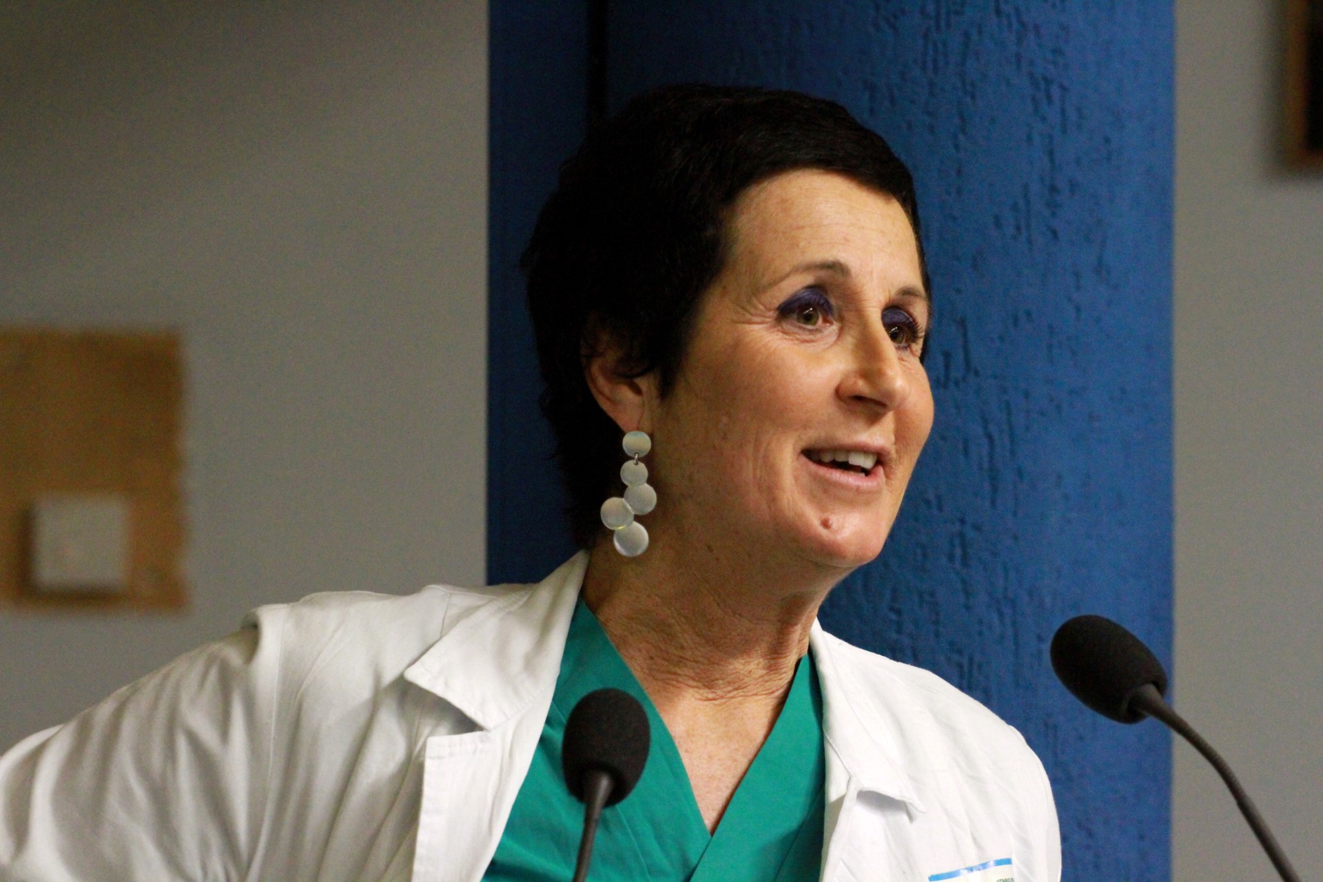 Inala uno spillo di 4 centimetri, sarta salvata al Maggiore prima del ...